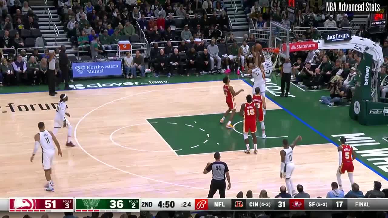 Murray rotates to contest Lillard 3PA vs Bucks