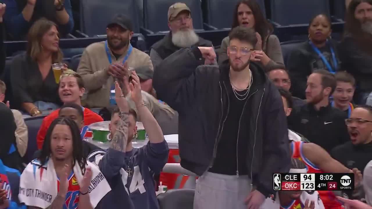 Watch [Highlight] Carlson grabs the rebound for the putback, Chet follows with a flex | Streamable