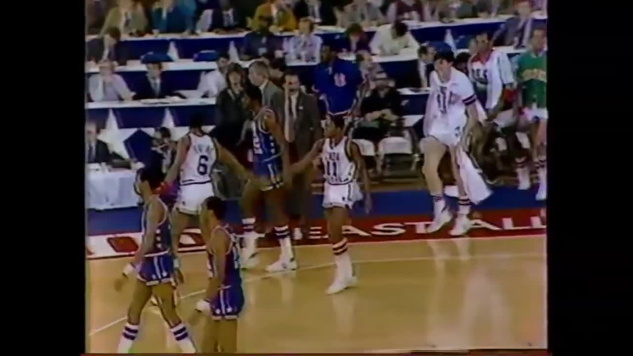 Every Pass Between Isiah Thomas & Michael Jordan in the Alleged Freeze ...