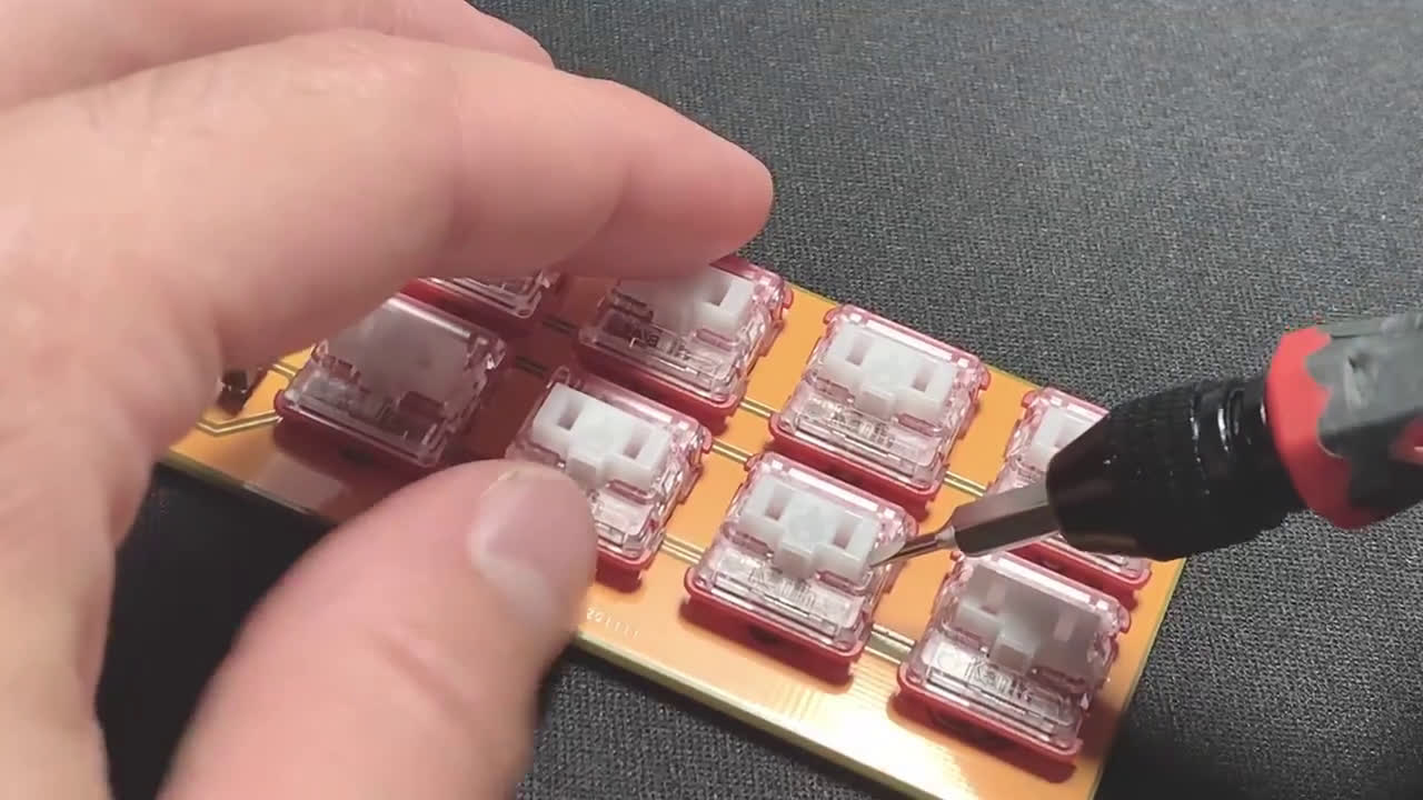 Watch Opening Kailh Choc V1 with screwdriver | Streamable