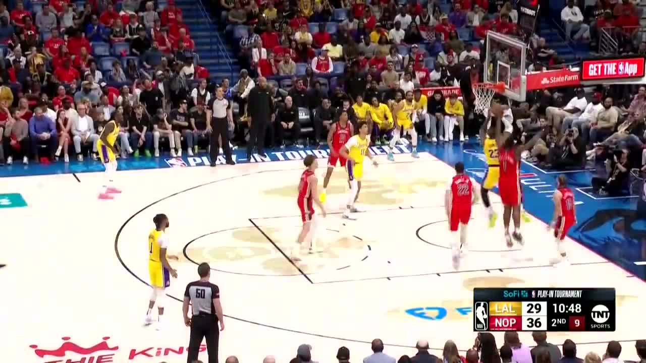 Watch ClutchPoints - ZION WILLIAMSON STUFFS LEBRON JAMES FROM BEHIND 😤 | Streamable