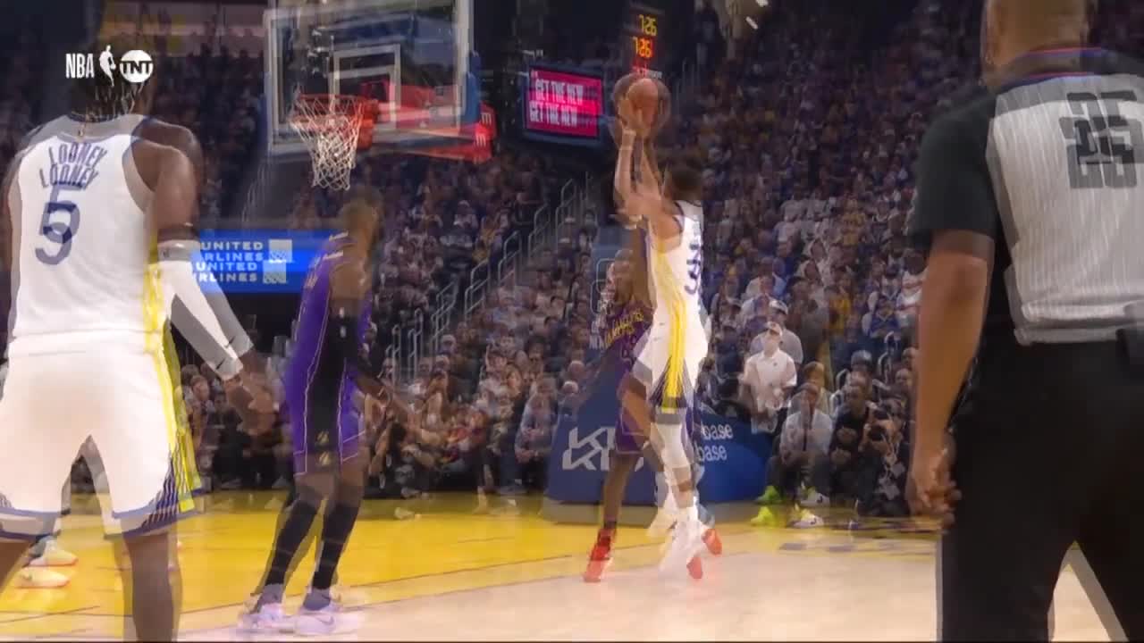 [Highlight] Steph with the Kobe fadeaway against Lonnie Walker