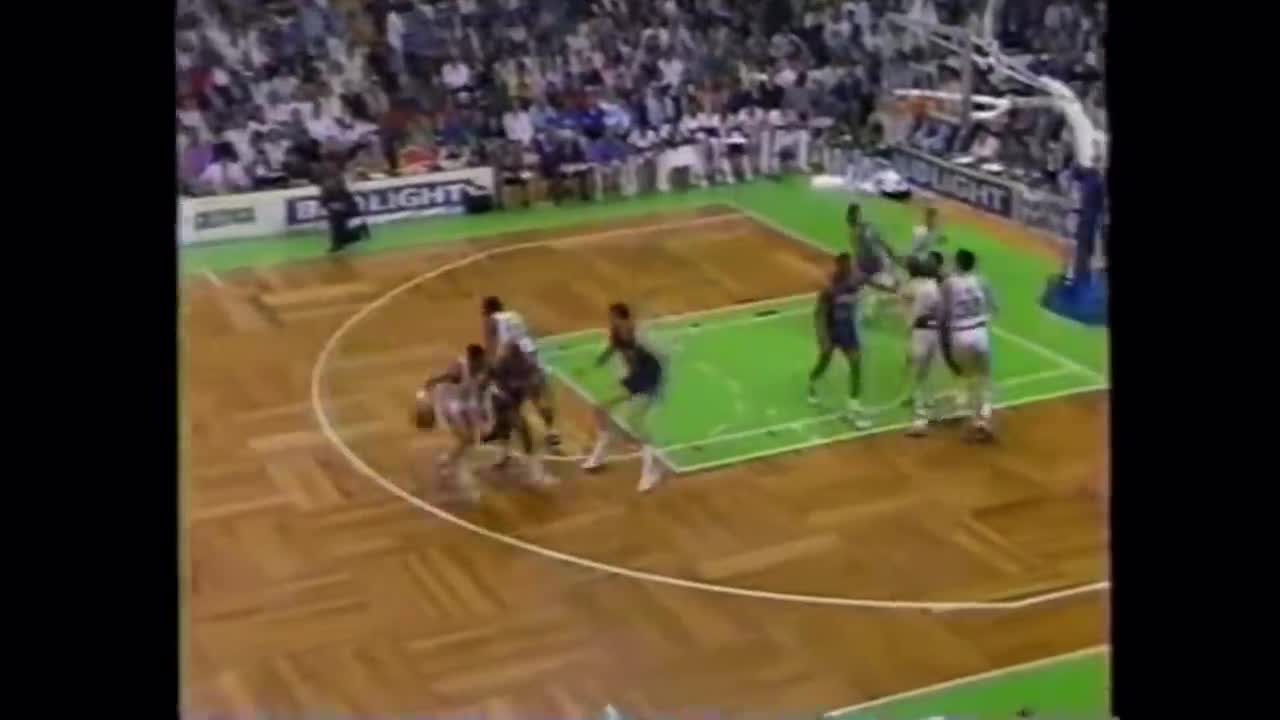 Larry Bird puts up 32-11-5 with Dennis Rodman on him in a 1988 matchup