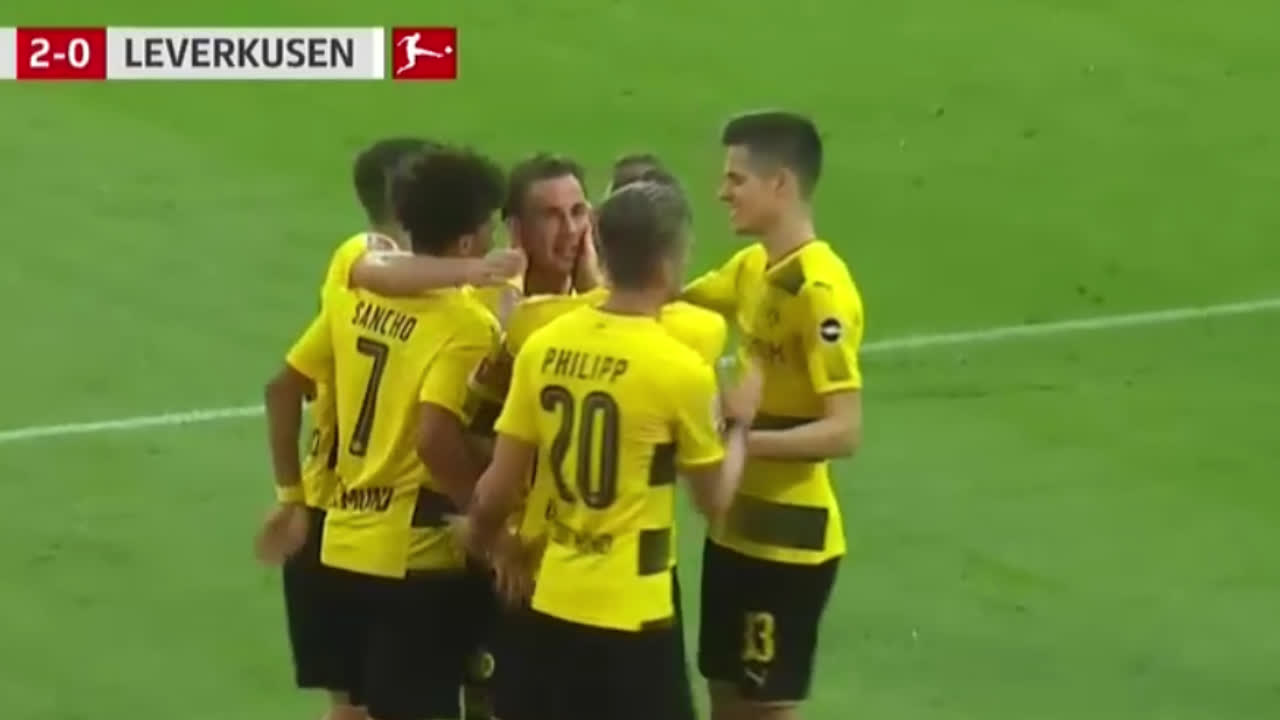 Reus_Slapping_Götze