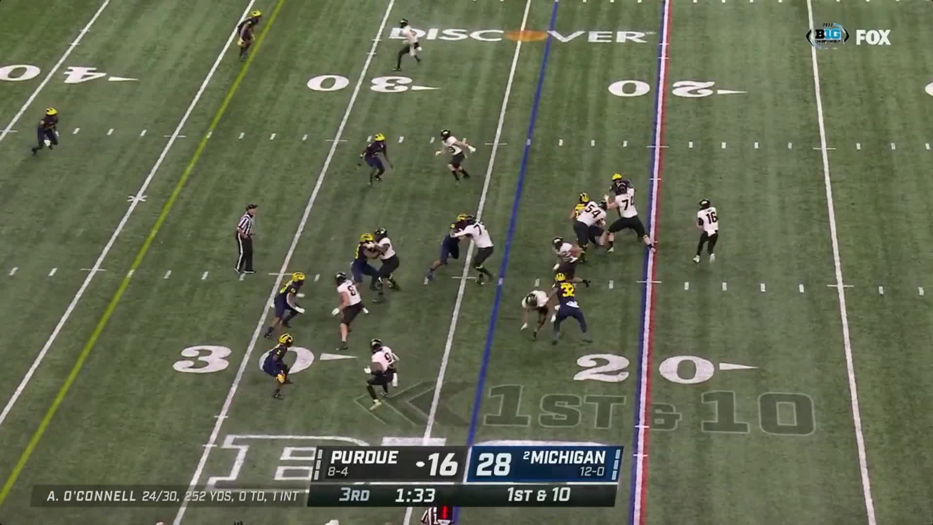 20221300062-Purdue-Barrett fights through a TE