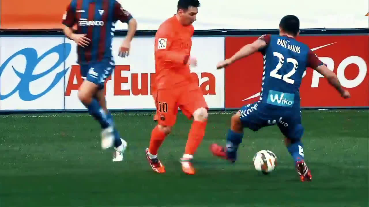 Messi’s beautiful dribble in slow motion