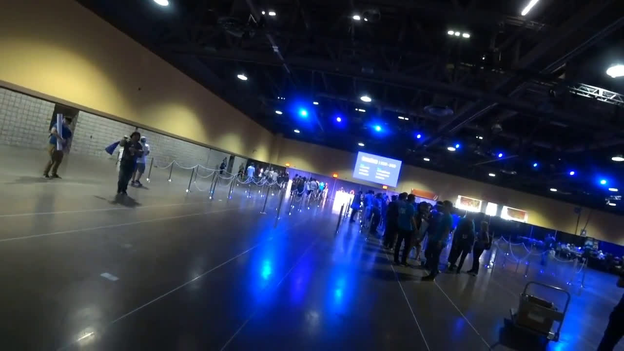 Reckful makes an observation during a fan meet & greet