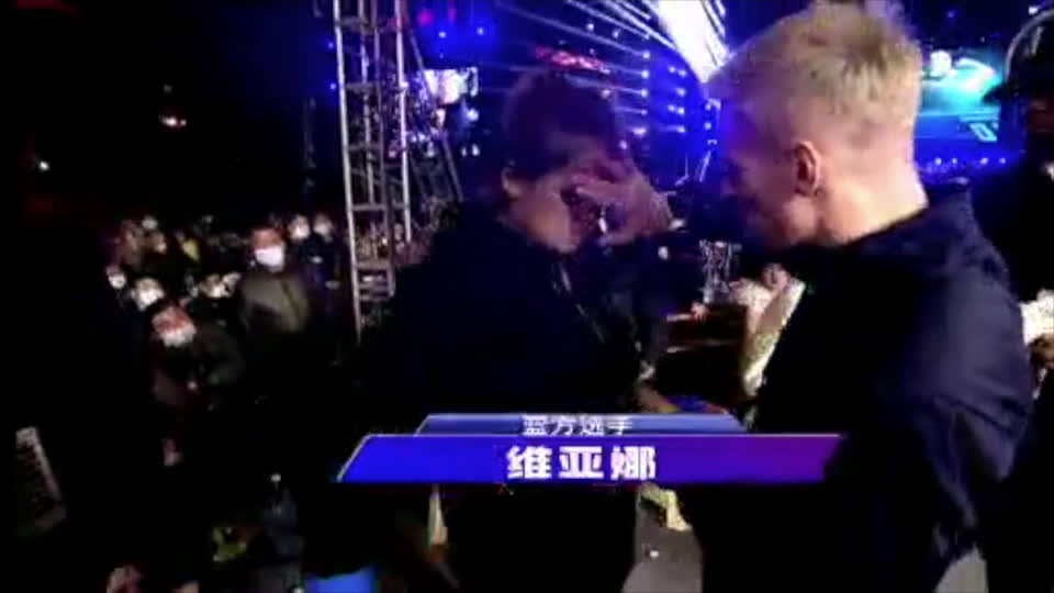 Вышла с БЧБ-флагом