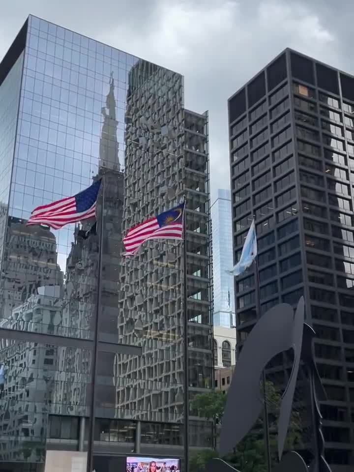 Watch 💊 - Thank you Chicago for raising our flag. Selamat Hari Merdeka ...