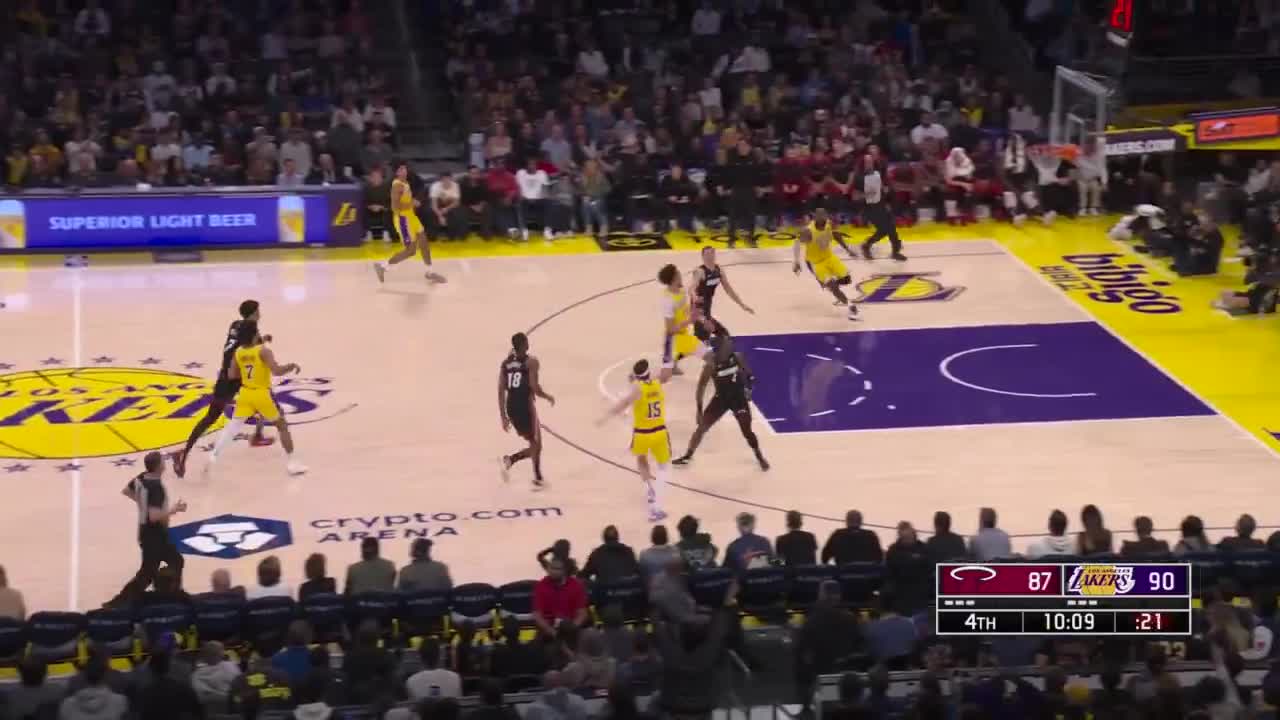Watch [Highlight] REAVES TO LEBRON, WHAT A FIND | Streamable