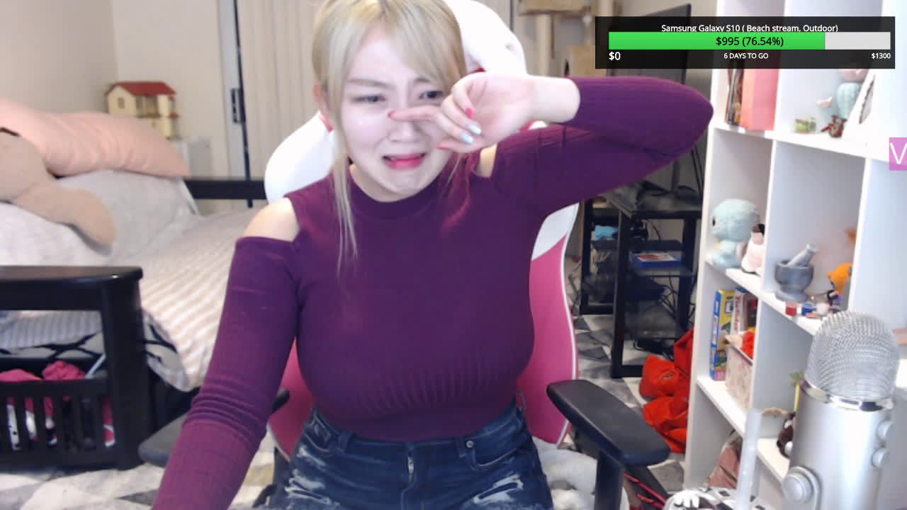 Velvet apparently got unbanned from twitch