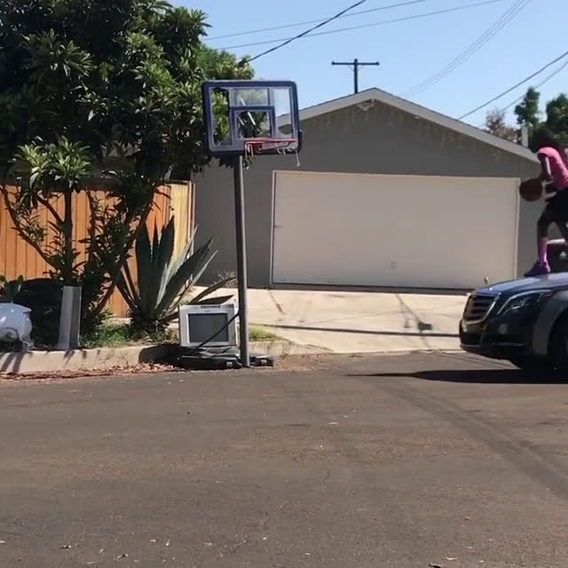 Gilbert Arenas kids dunk challenge