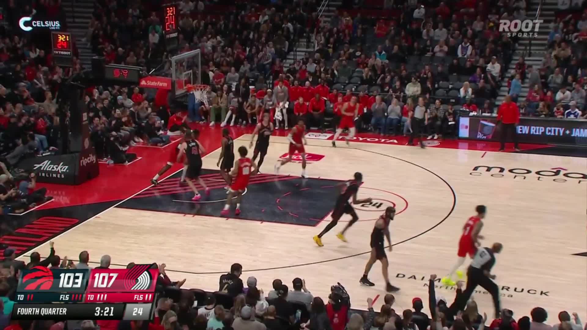 Watch DA gets the pass and takes it right to the rim with force | Streamable