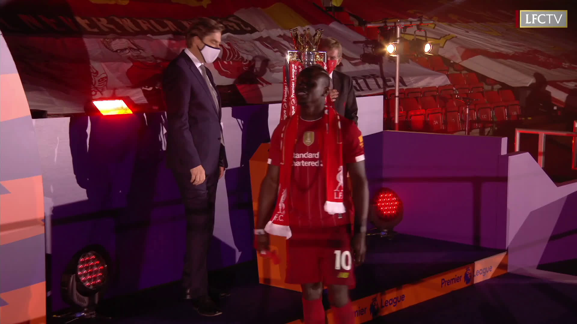 Full trophy presentation Extended coverage of the trophy lift