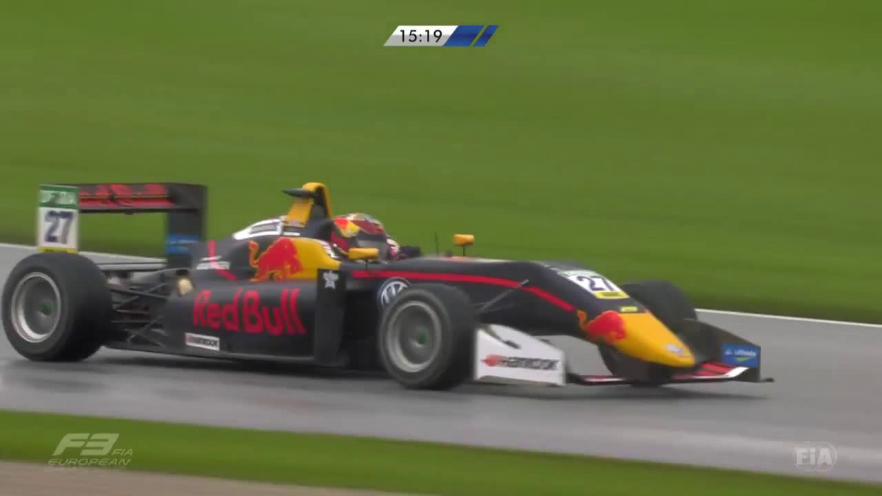2018 European Formula 3 R9 Red Bull Ring r1 - Ticktum-Daruvala battle