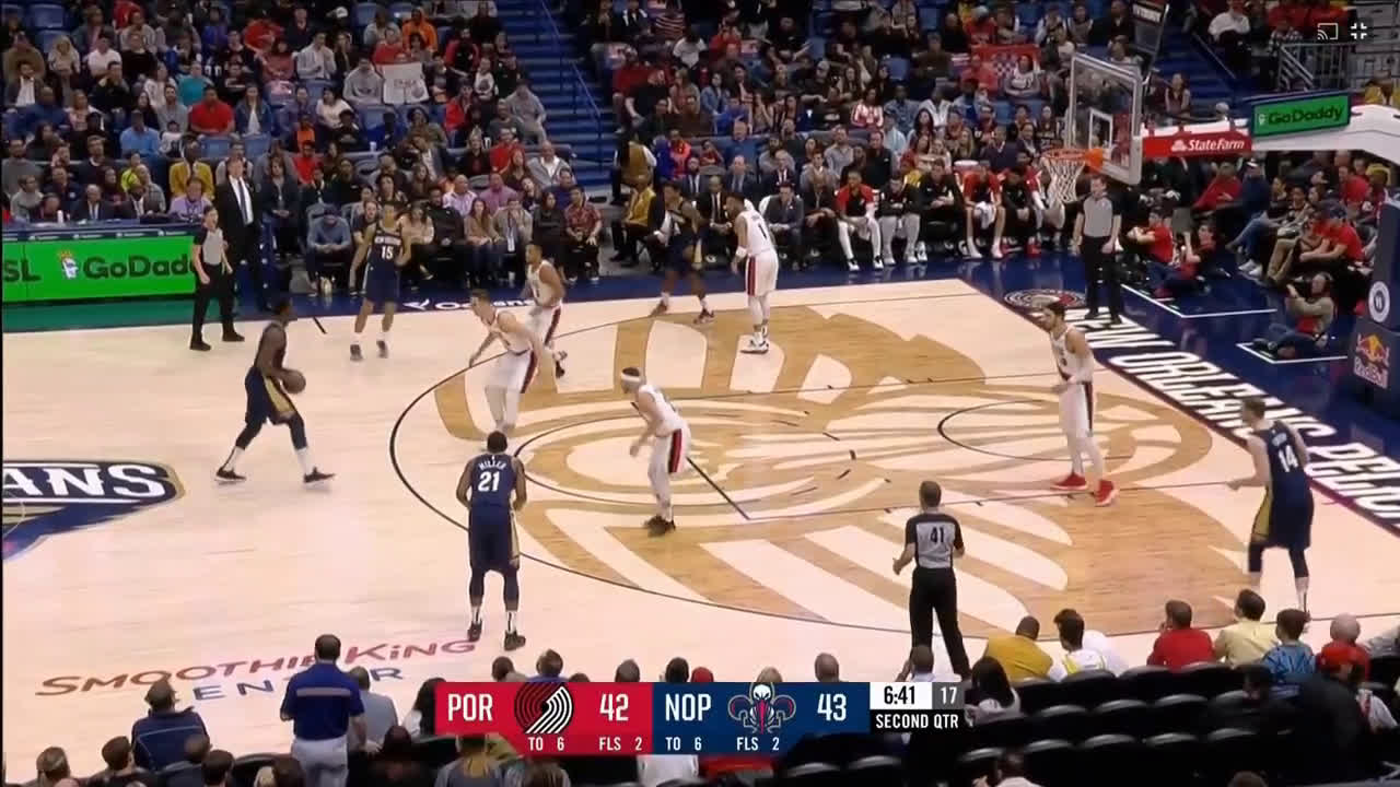 Zach sends Randle's shot attempt packing