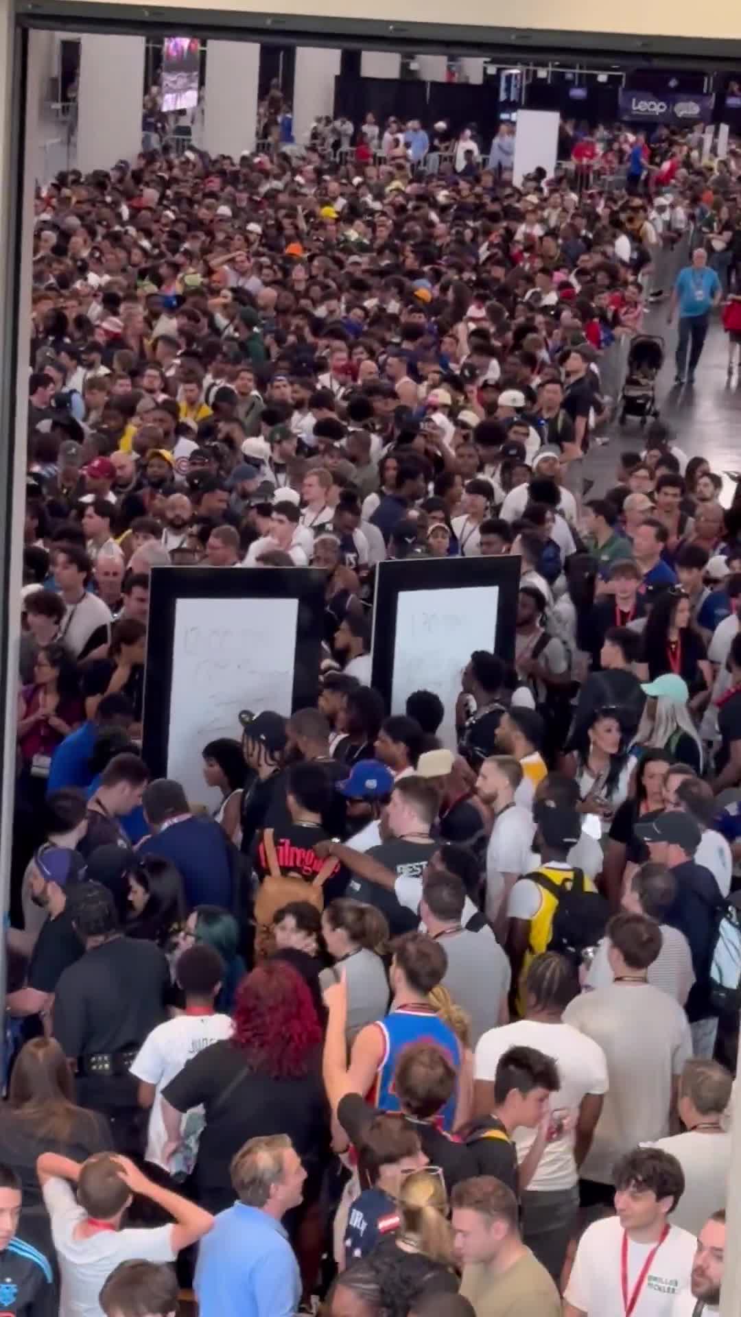 Watch Jomboy Media - The line to meet LeBron James at Fanatics Fest 😳 ...