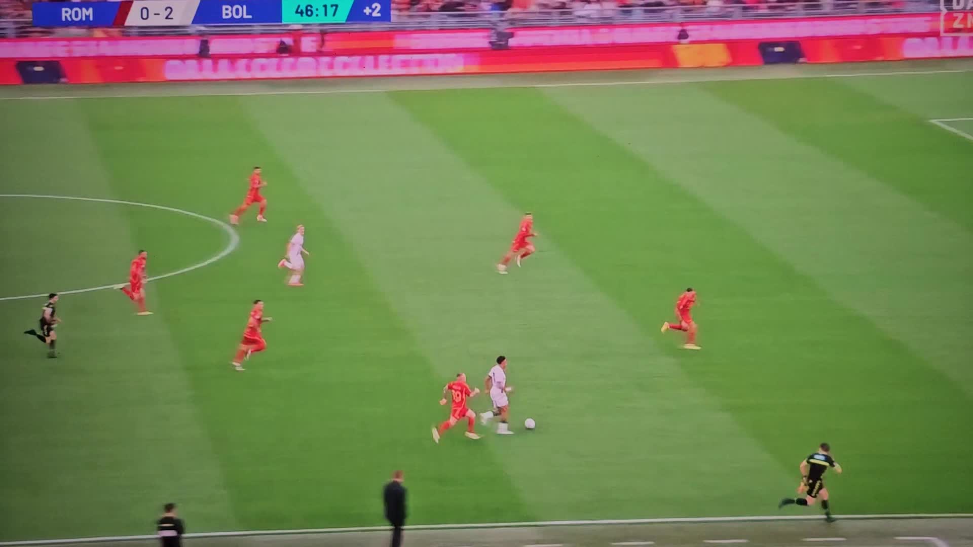 Watch 45' la corsa di Ndoye, l'inseguitore con la lingua fuori | Streamable