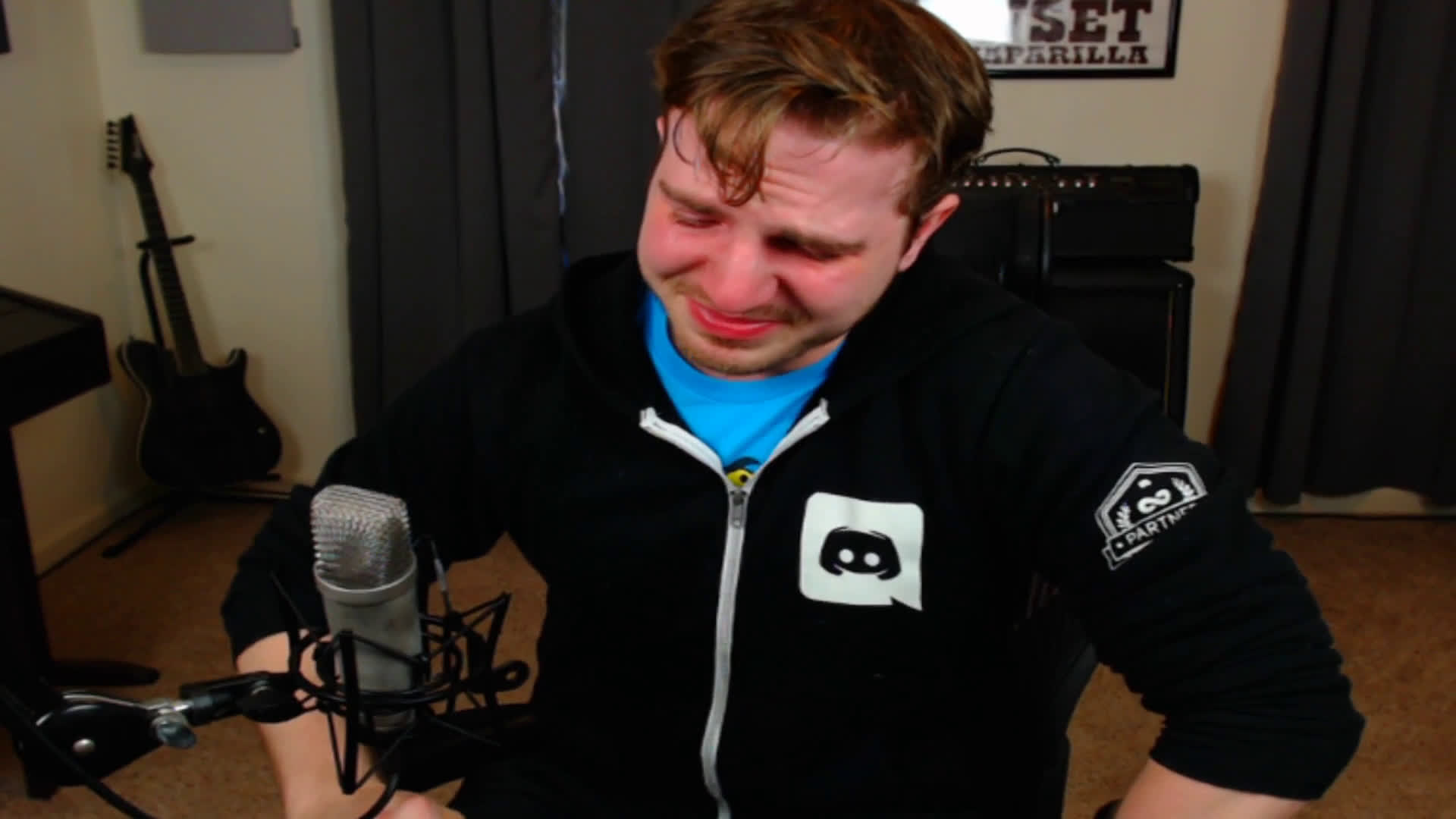 Streamer breaks down after raising over 10k for his mom after a 24 hour ...