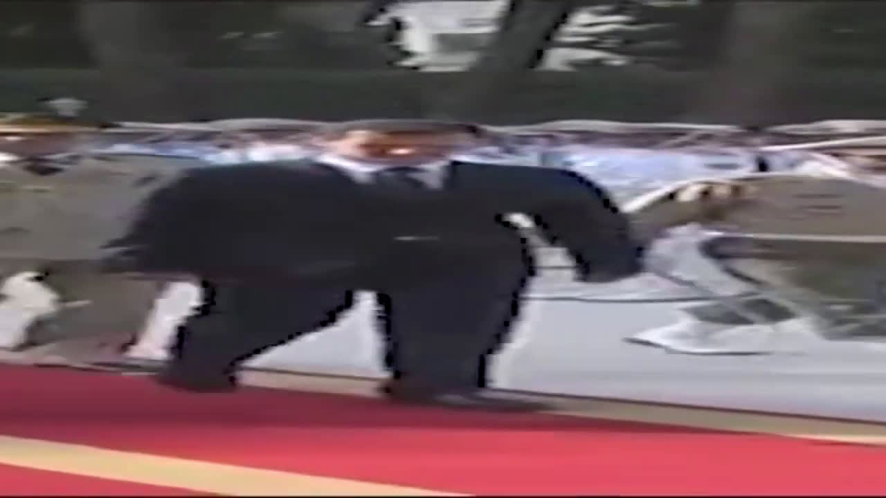 Watch Wide Assad Walking | Streamable