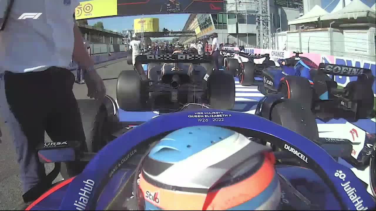 Watch Nyck de Vries struggling to exit the car in parc ferme | Streamable