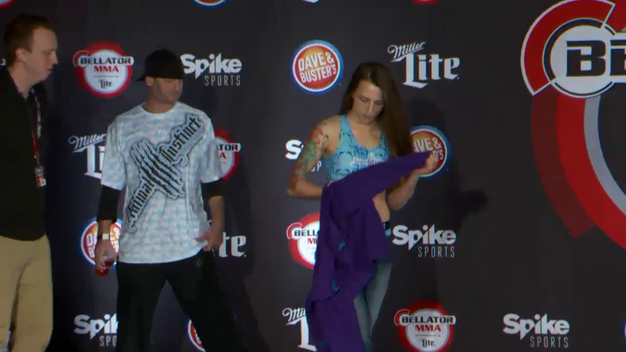 Jessica Middleton vs Alice Yauger - Weigh-in Faceoff - (Bellator 171 ...