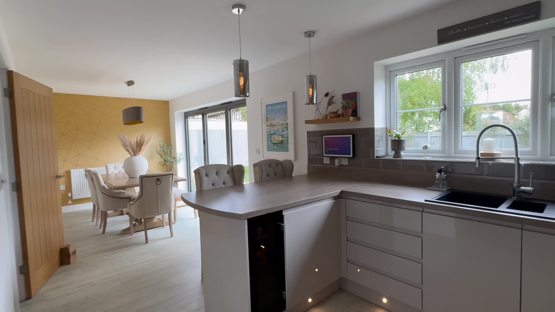 Watch Hermitage Gardens | Streamable