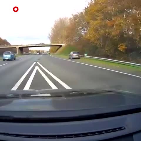 Watch _man_sacrifices_his_car_to_save_another_driver_who-1xc31tggiyse1 | Streamable