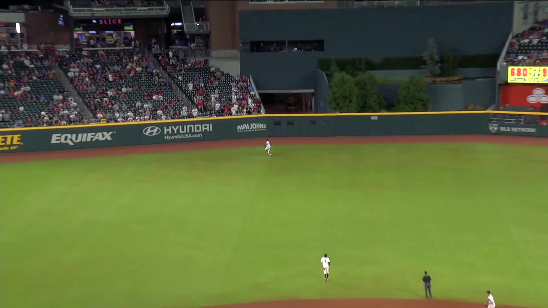 Michael Harris II robs Daniel Vogelbach of a single with a great catch.