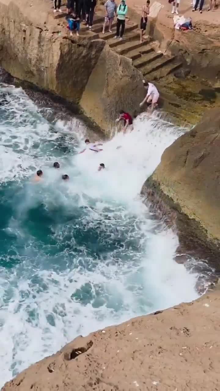 Watch rapidsave.com_this_is_why_you_should_never_jump_into_water_with ...