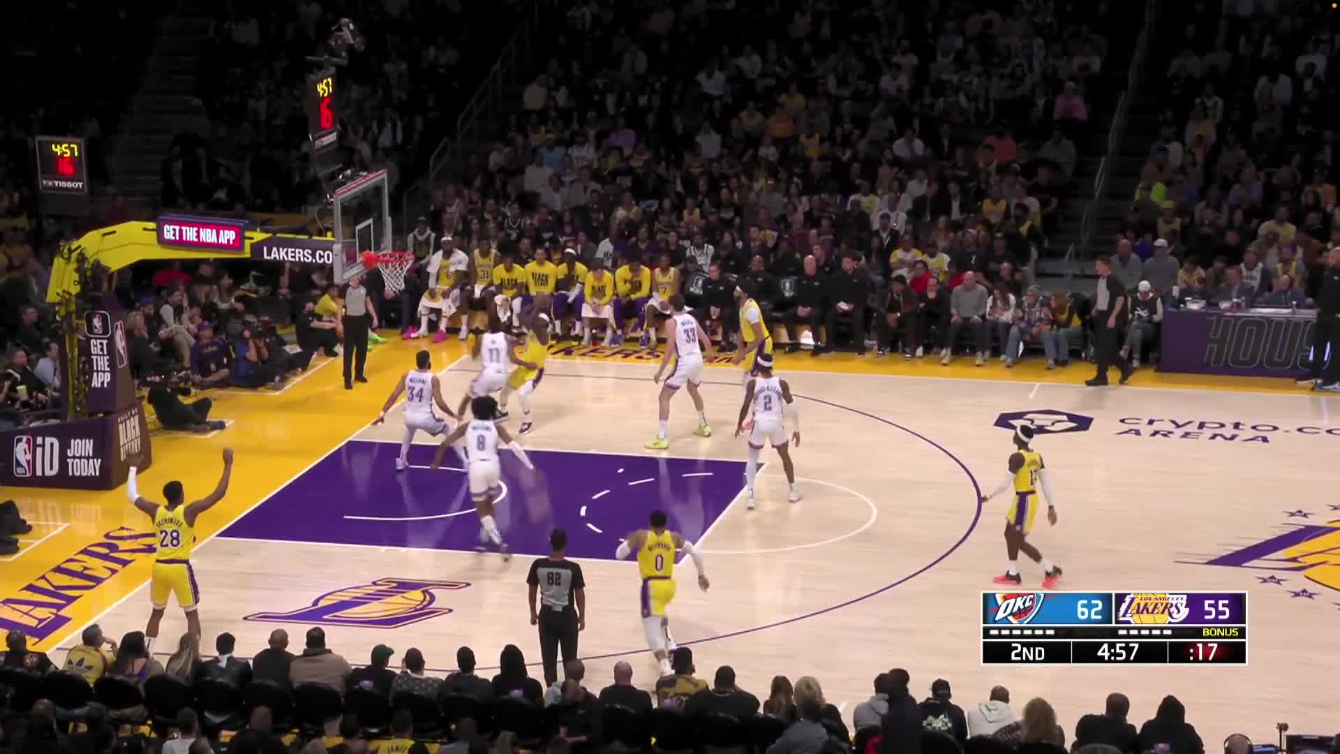 [Highlight] Westbrook cuts towards the rim and blows a wide open layup