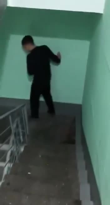 Russian guy breaks his leg