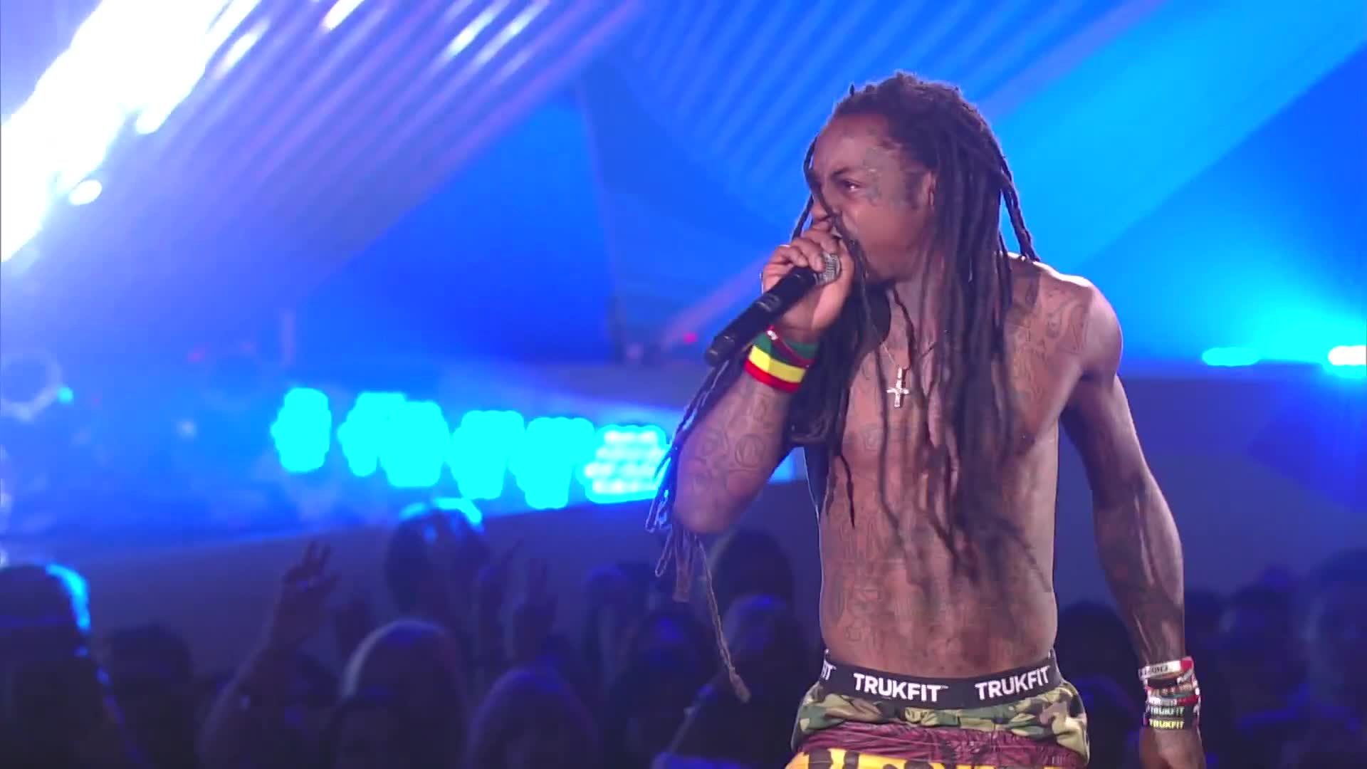 Watch 2 Chainz Ft. Lil Wayne Performs No Worries Live At MTV Video ...