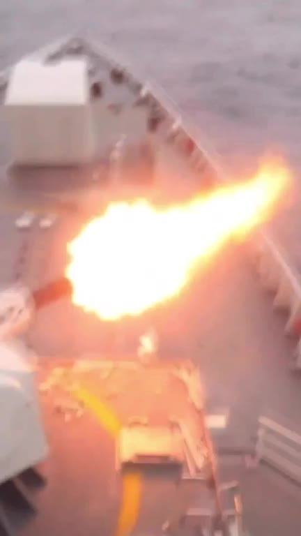 Watch Chinese 11 barrel 30mm CIWS. Accuracy & reliability still unknown ...