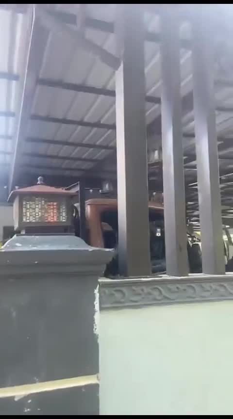 Watch Nadine Ardine - Seorang pemandu lori bertindak nekad memecut kenderaannya secara berbahaya ...