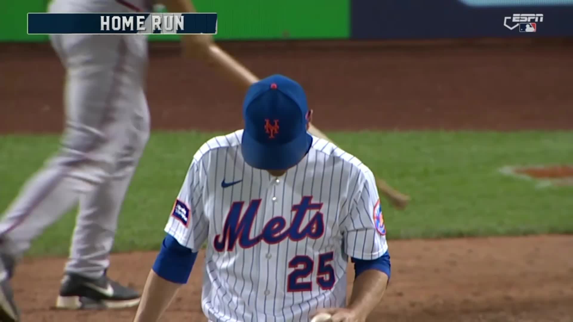 Watch Matt Olson hits home run #43 to bring the Braves within a run of the Mets. | Streamable