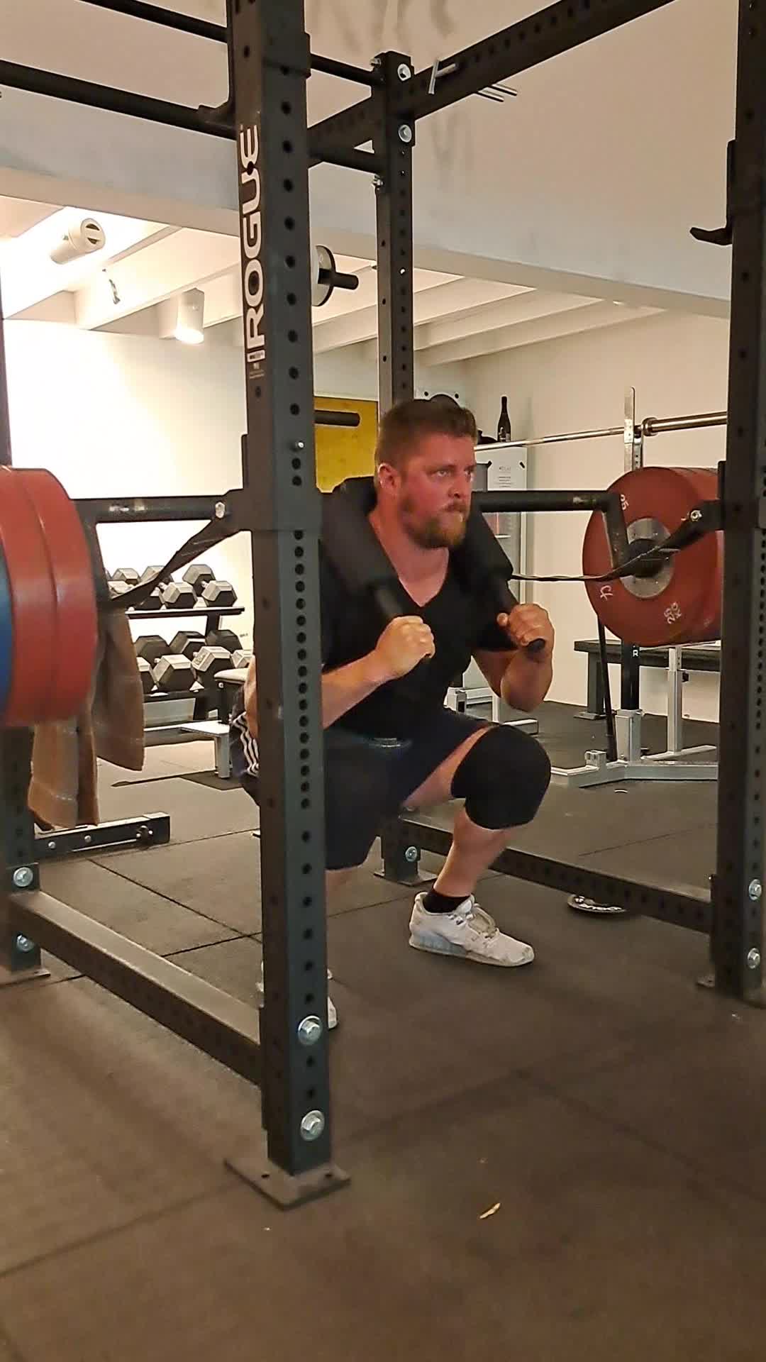 31-05-2023 210kg SSB squat set 1