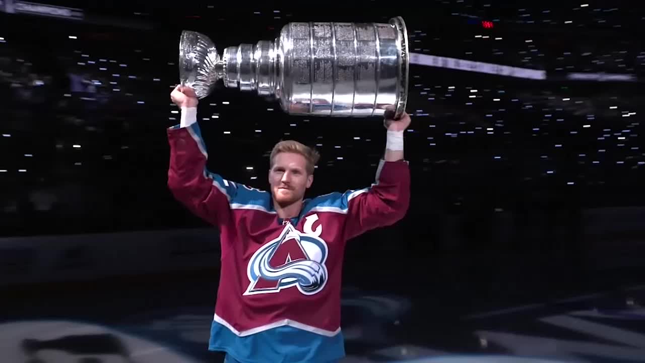 Avalanche raise their banner