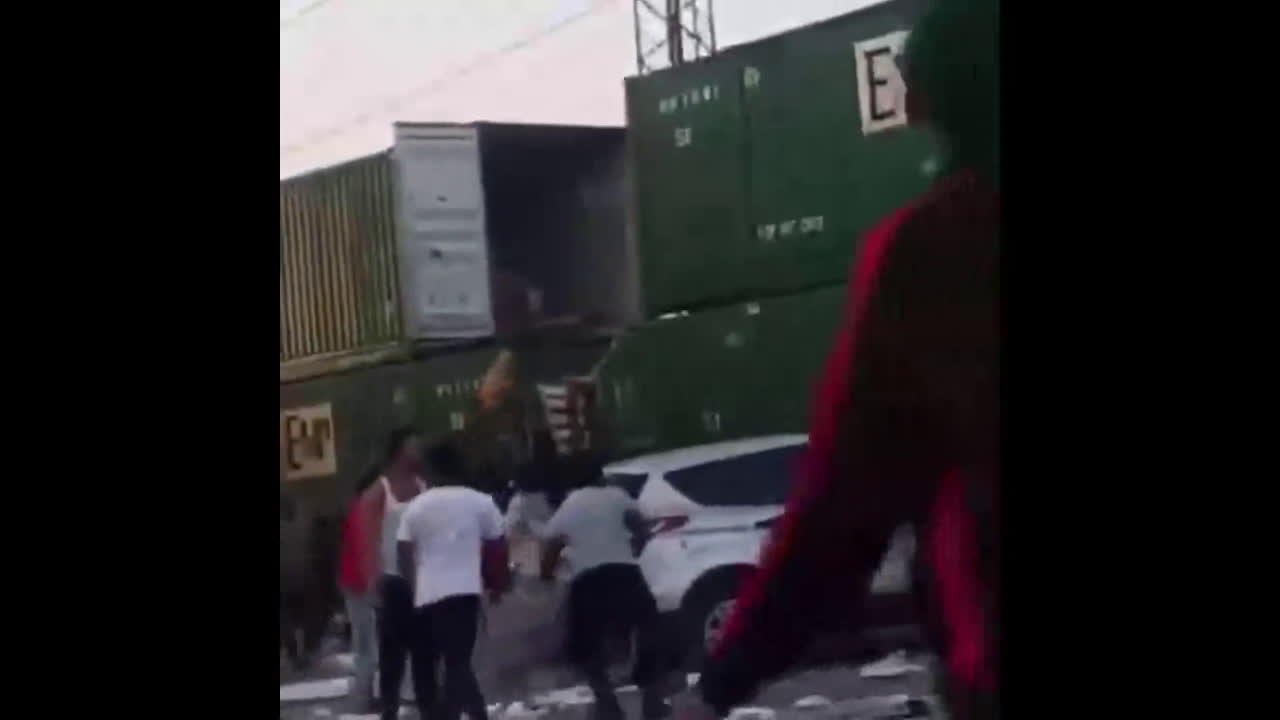 looting trains