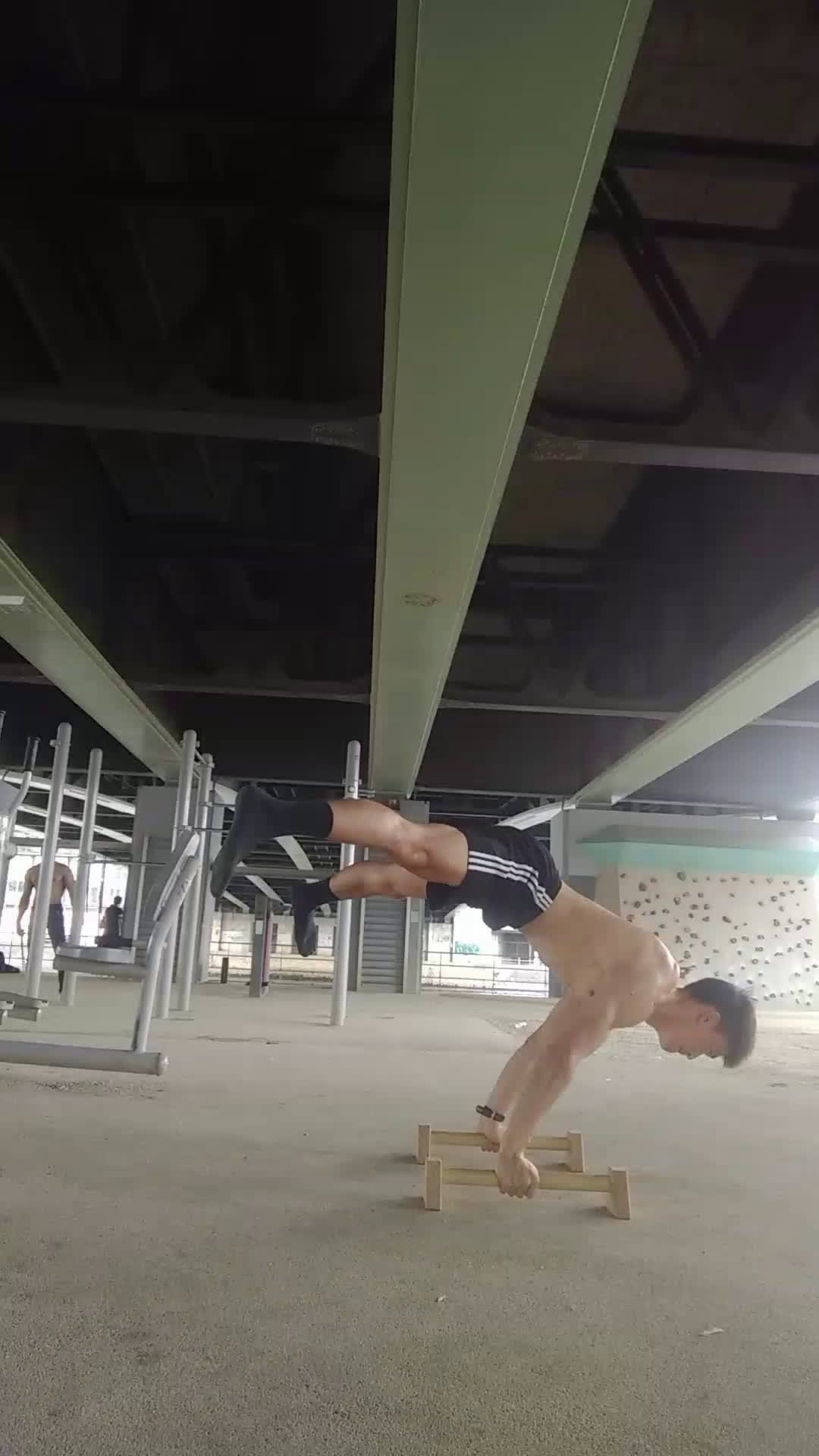 Straddle planche incoming!