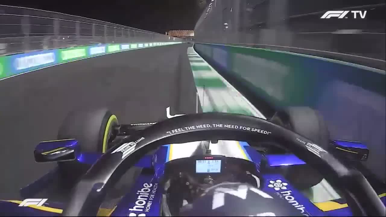 Stroll lets Russell pass in DRS detection zone