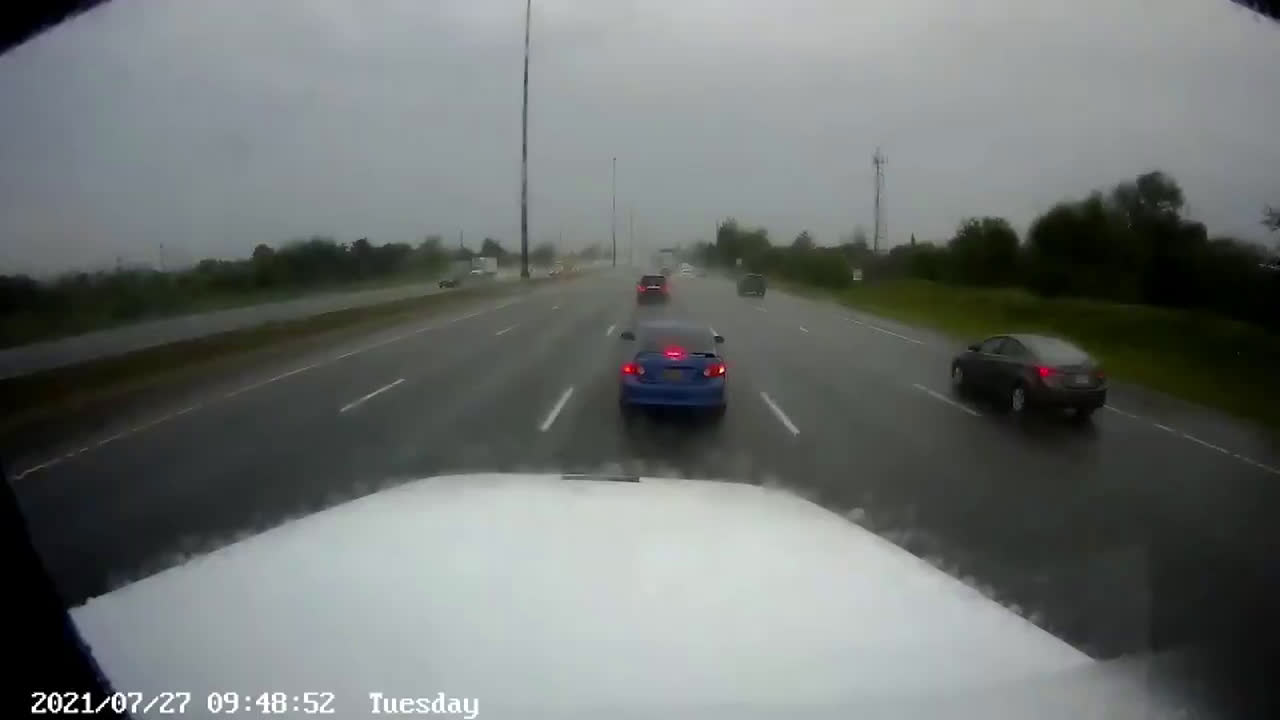 Don't cut in front of vehicles! This is what can happen when you take ...