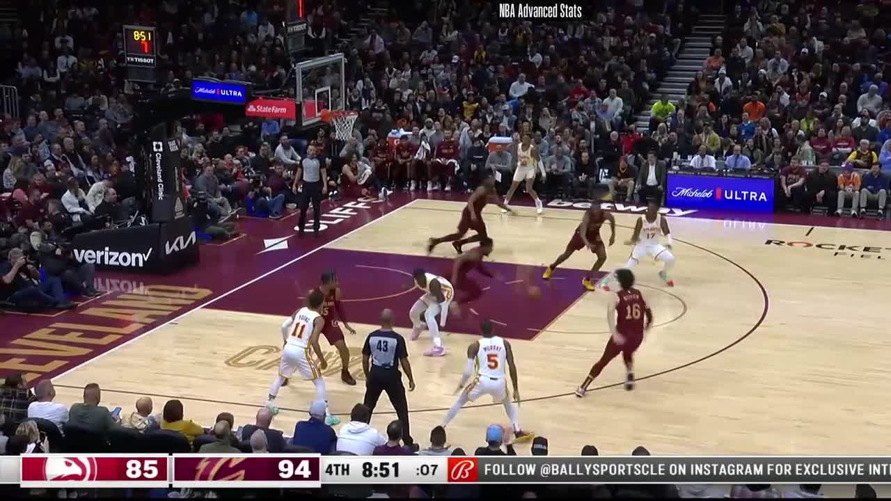 Griffin turnover, Cavs score Q4