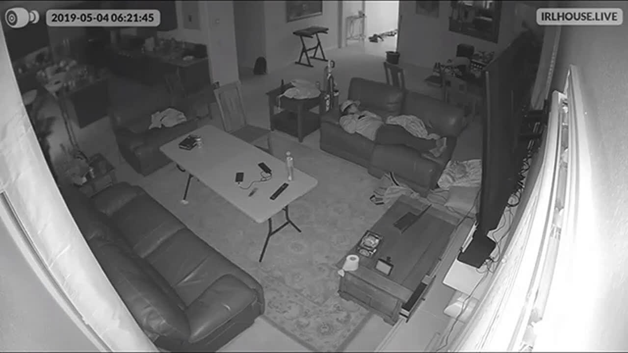 Weird ghost like figure appears on boneclinks IRL house stream