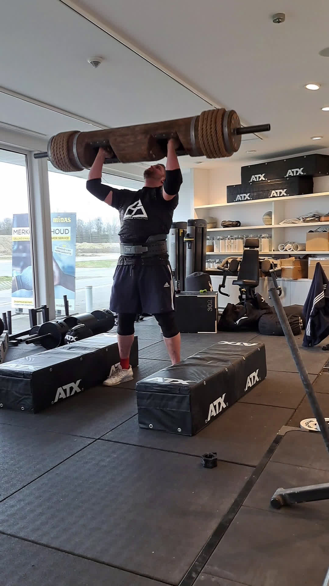 04-03-2023 102,5kg log press set 2