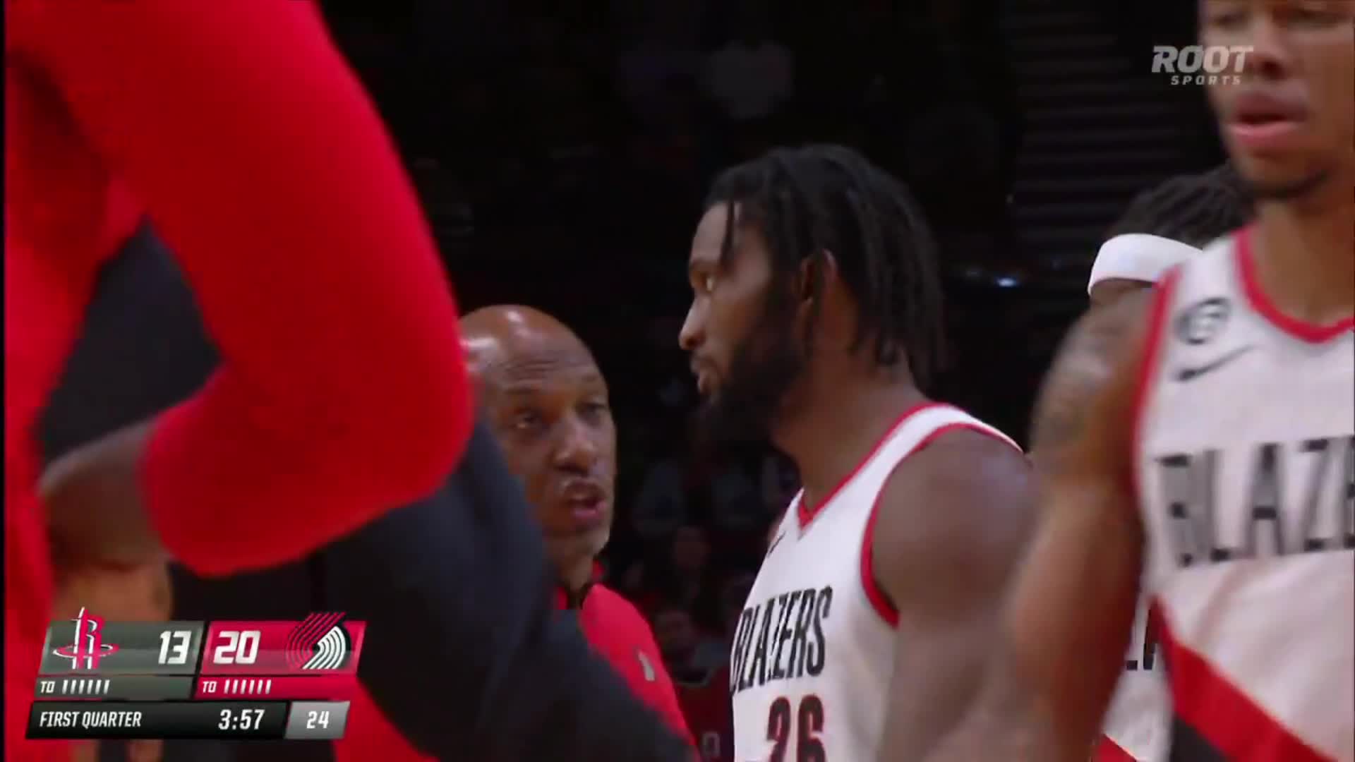 Winslow sets up Eubanks with the perfect bounce pass for the slam