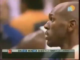 Stackhouse elbows Shaq in the Finals