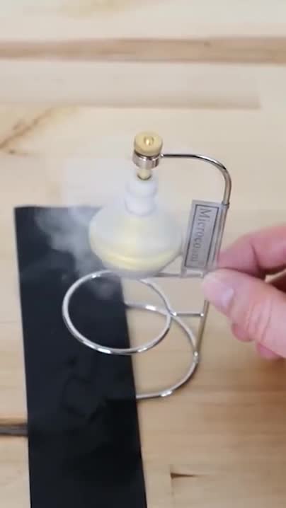 redditsave.com_dont_put_liquid_nitrogen_in_a_steam_engine-fcn0xvrefsn81