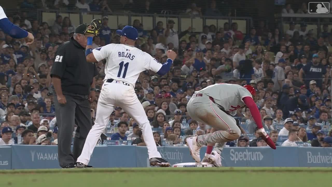 Watch Dave Roberts is ejected after interference call | Streamable