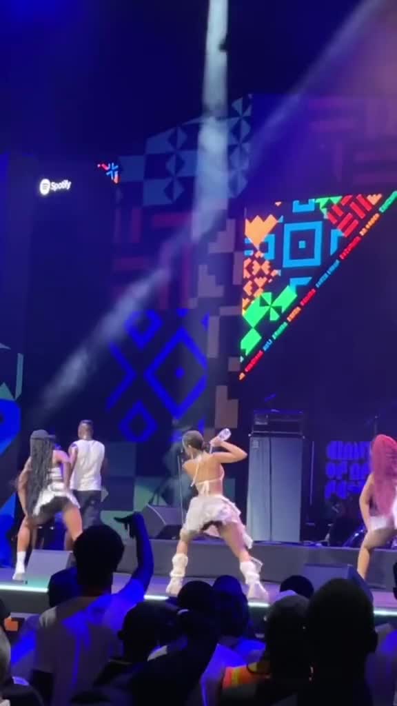 Tyla Water challenge TikTok 730.no